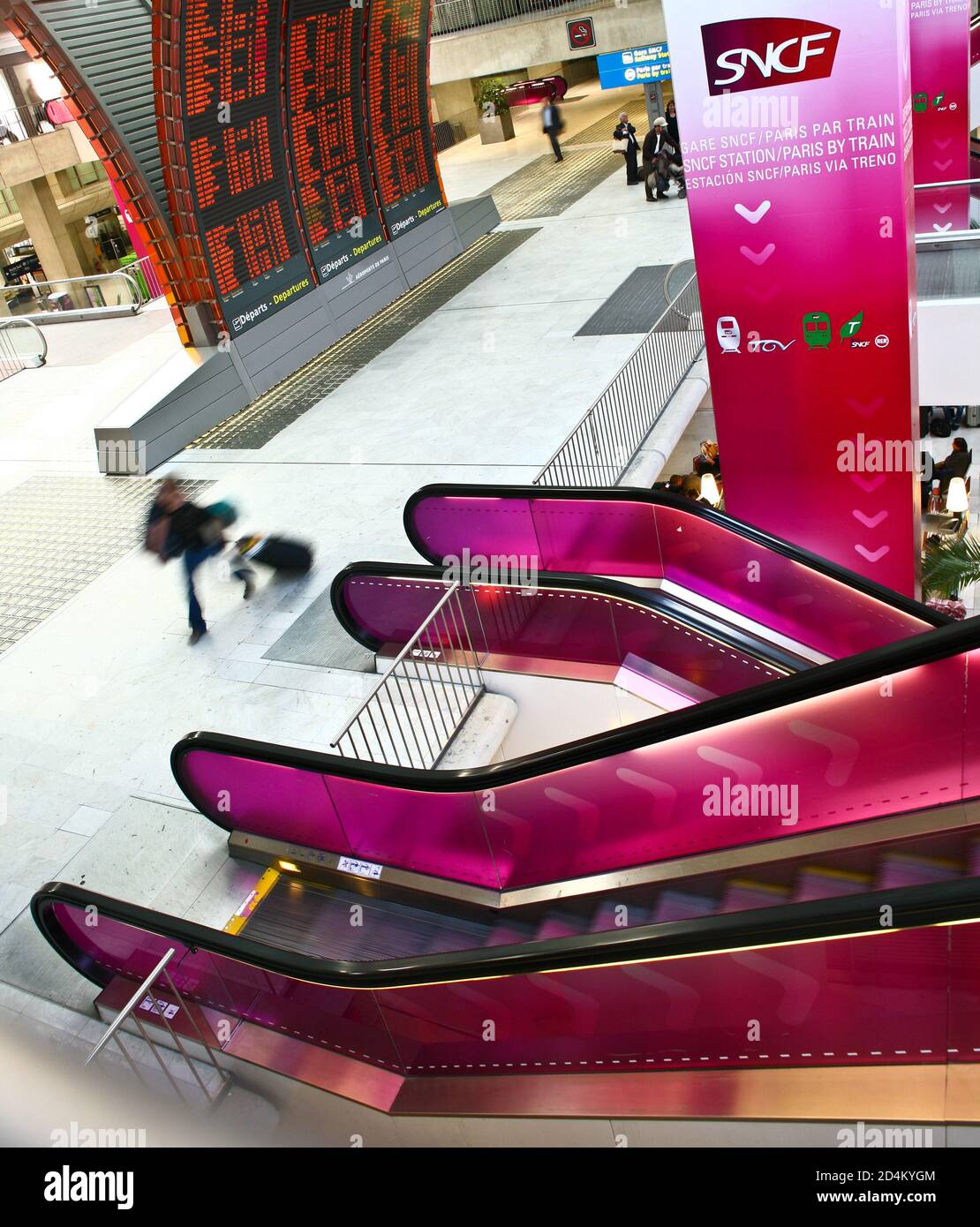 Roissy passengers hi-res stock photography and images - Alamy