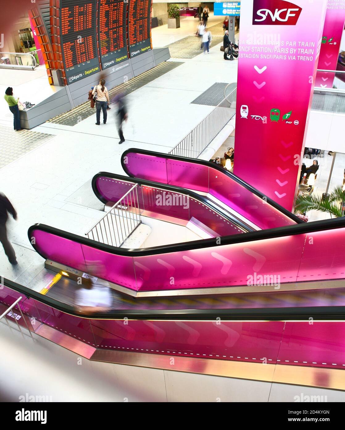 Roissy passengers hi-res stock photography and images - Alamy