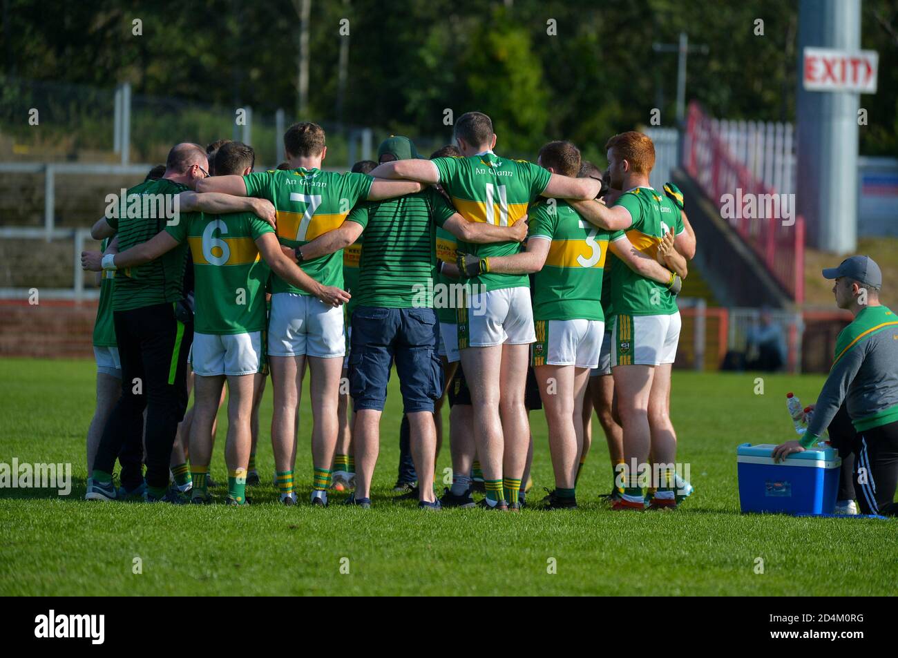 Group hug football hi-res stock photography and images - Alamy