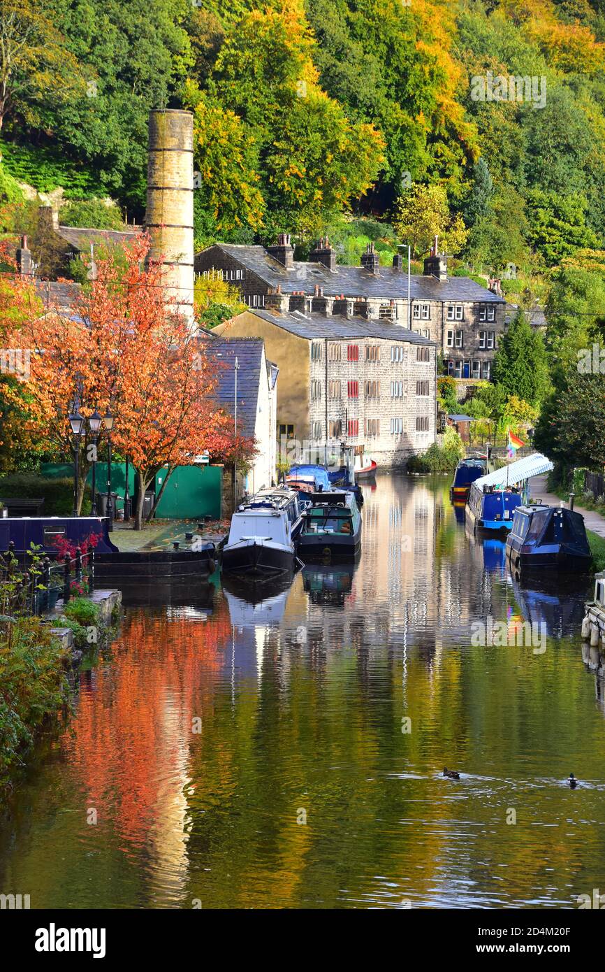 Rochdale Canal, Hebden Bridge, Upper Calder valley, West Yorkshire ...