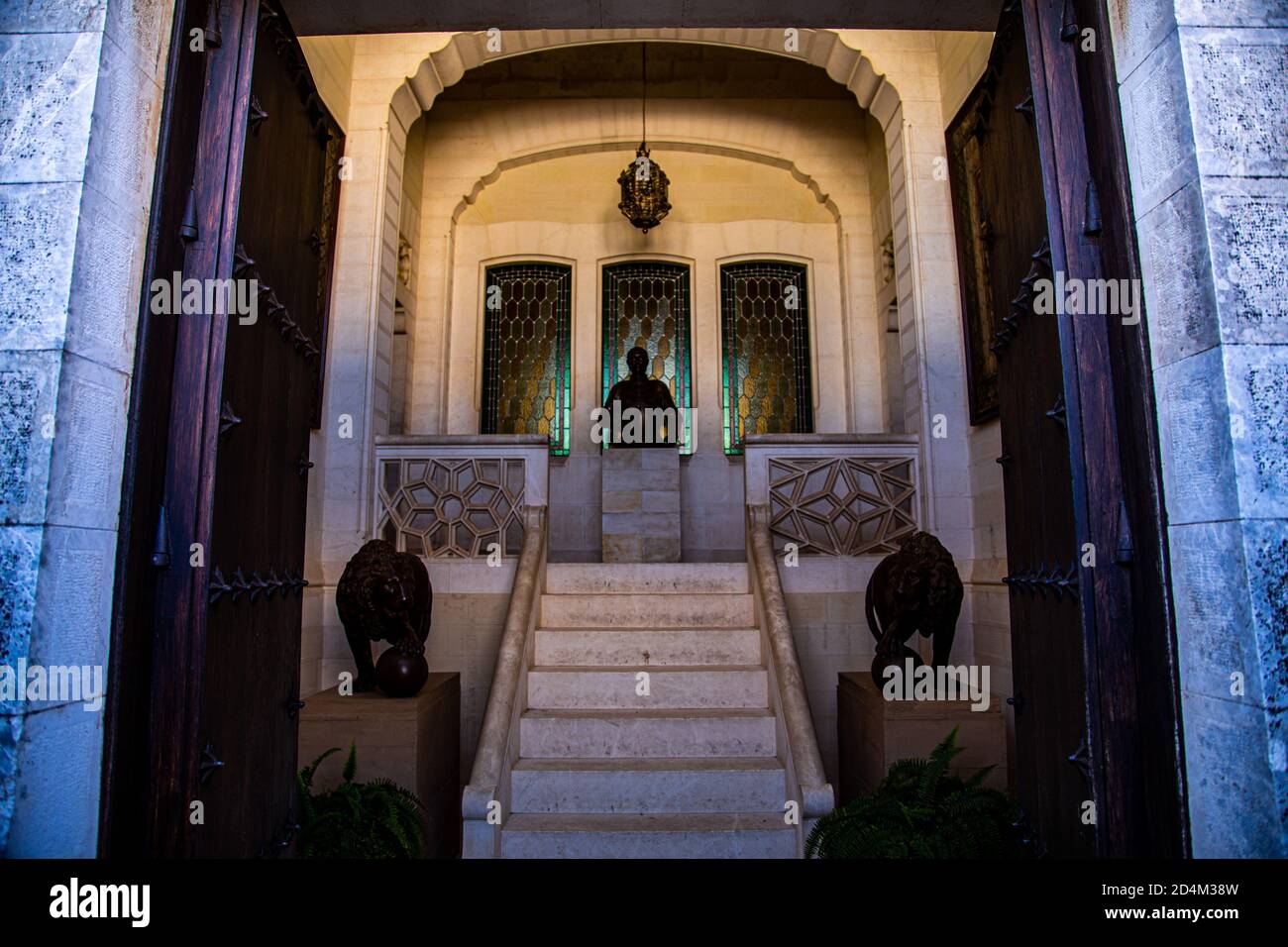 Medieval ancient castle entrance hi-res stock photography and images ...