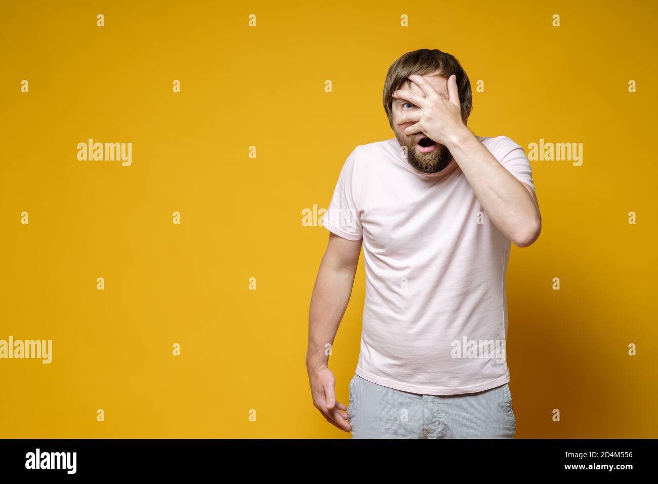 Surprised shocked man face hand hi-res stock photography and images - Alamy