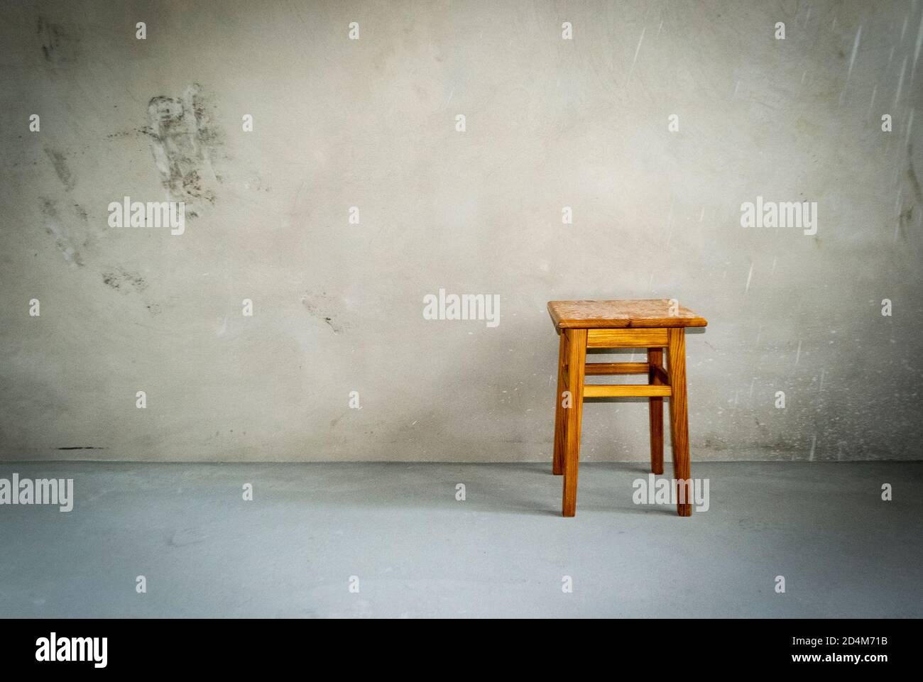 Empty room chair hi-res stock photography and images - Alamy