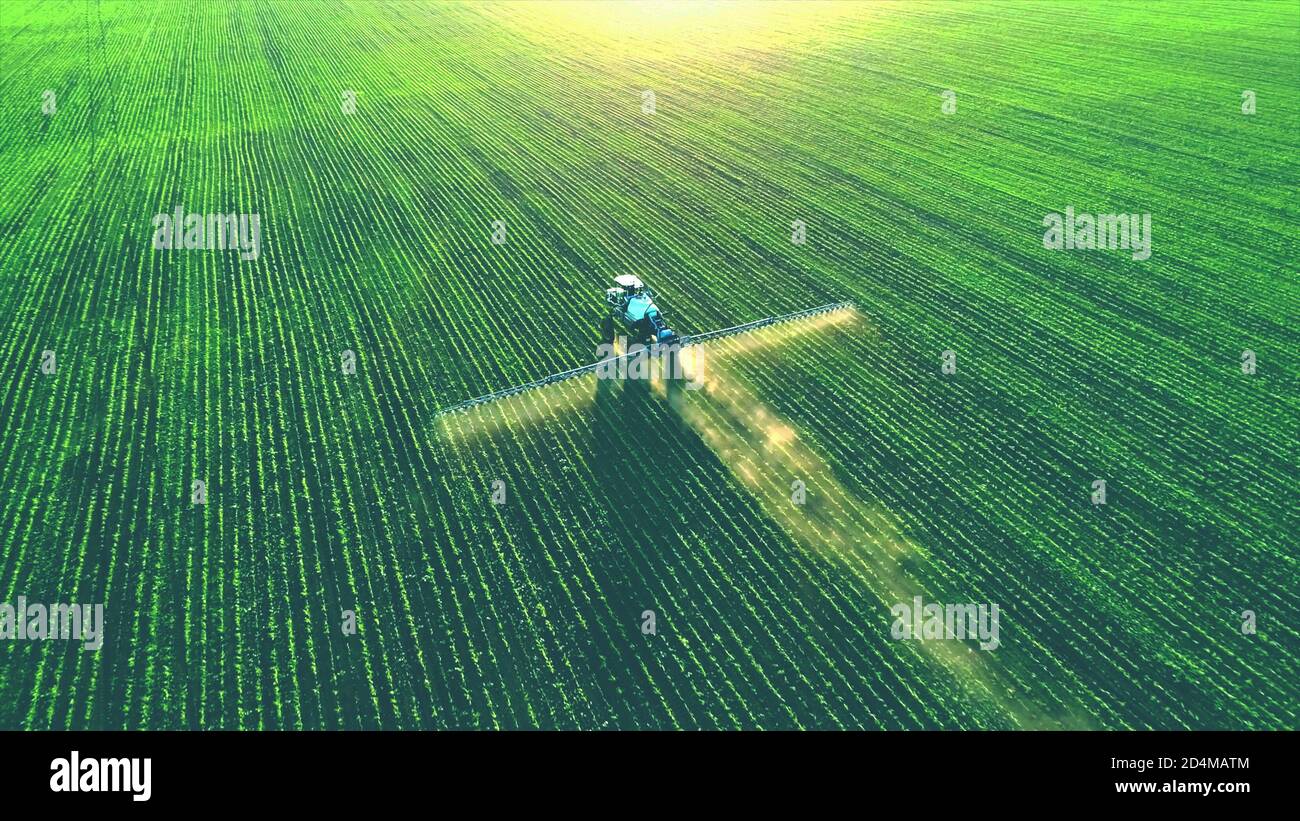 Spray tractor hi-res stock photography and images - Alamy