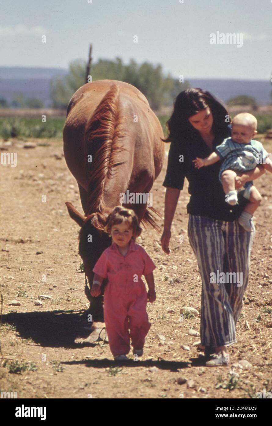 Ranching family 1970s hi-res stock photography and images - Alamy