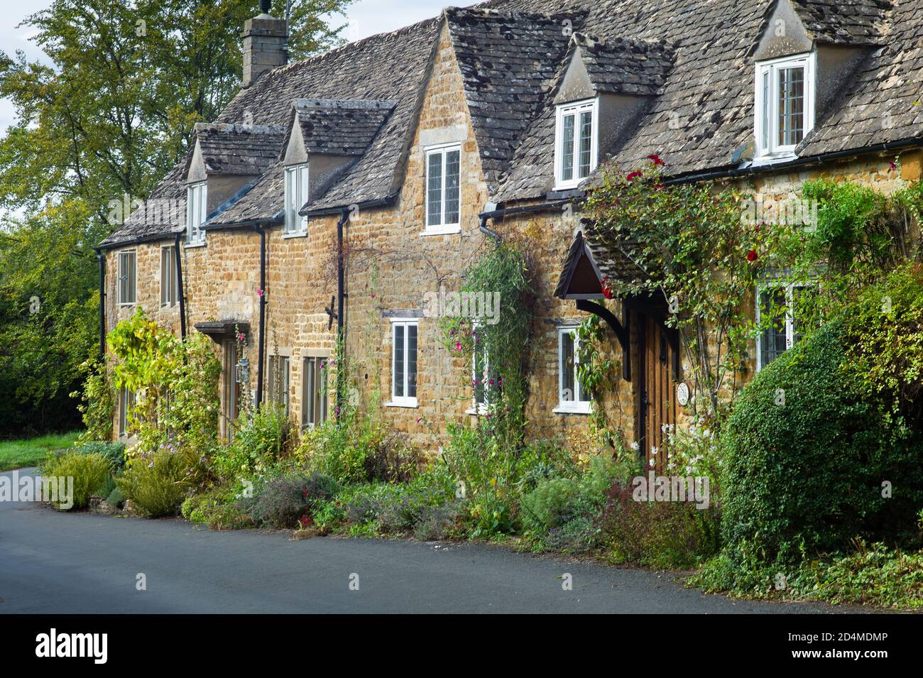 Kingham oxfordshire village hi-res stock photography and images - Alamy