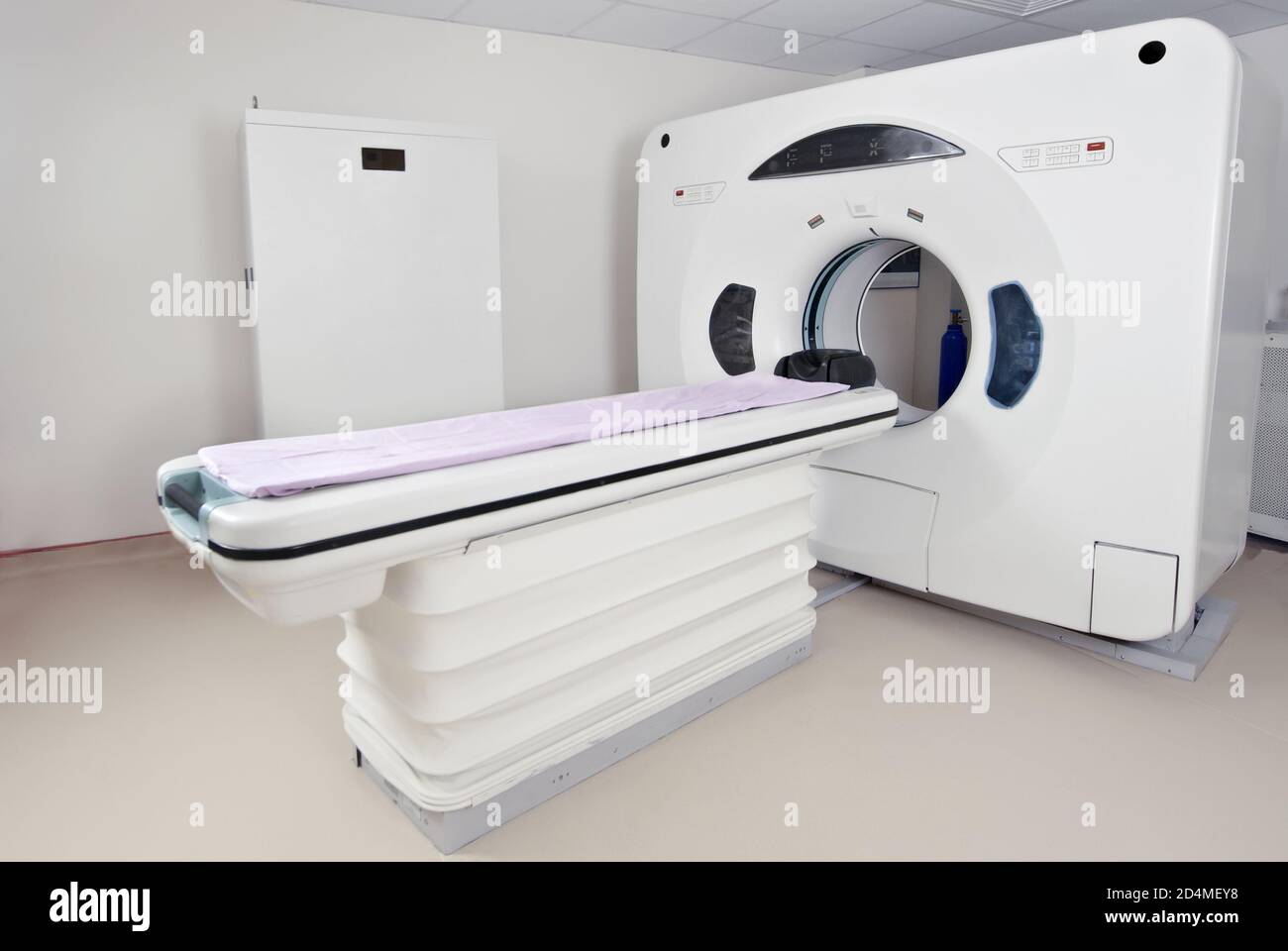 Professional computerized tomography CT scan machine Stock Photo - Alamy