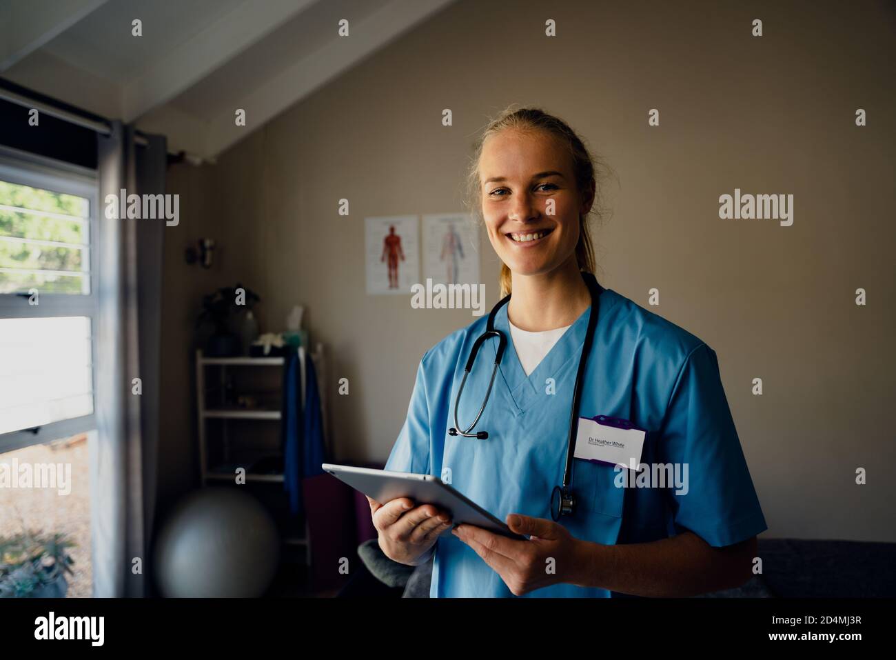 Medical scrubs hi-res stock photography and images - Alamy