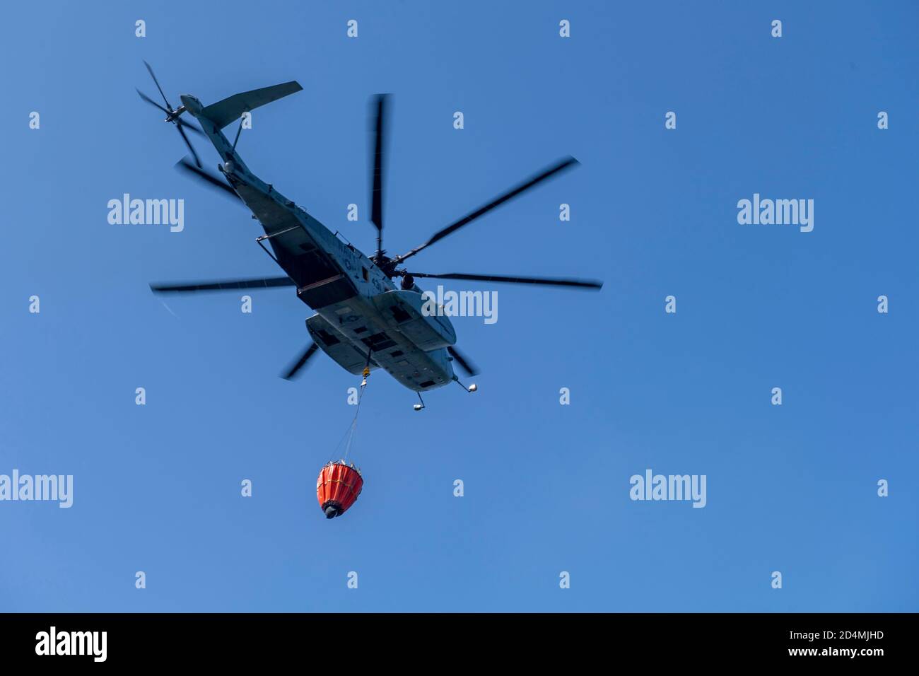 200903-N-NQ285-1455 NORFOLK, Va. (Sept. 3, 2020) An MH-53E Sea Dragon ...