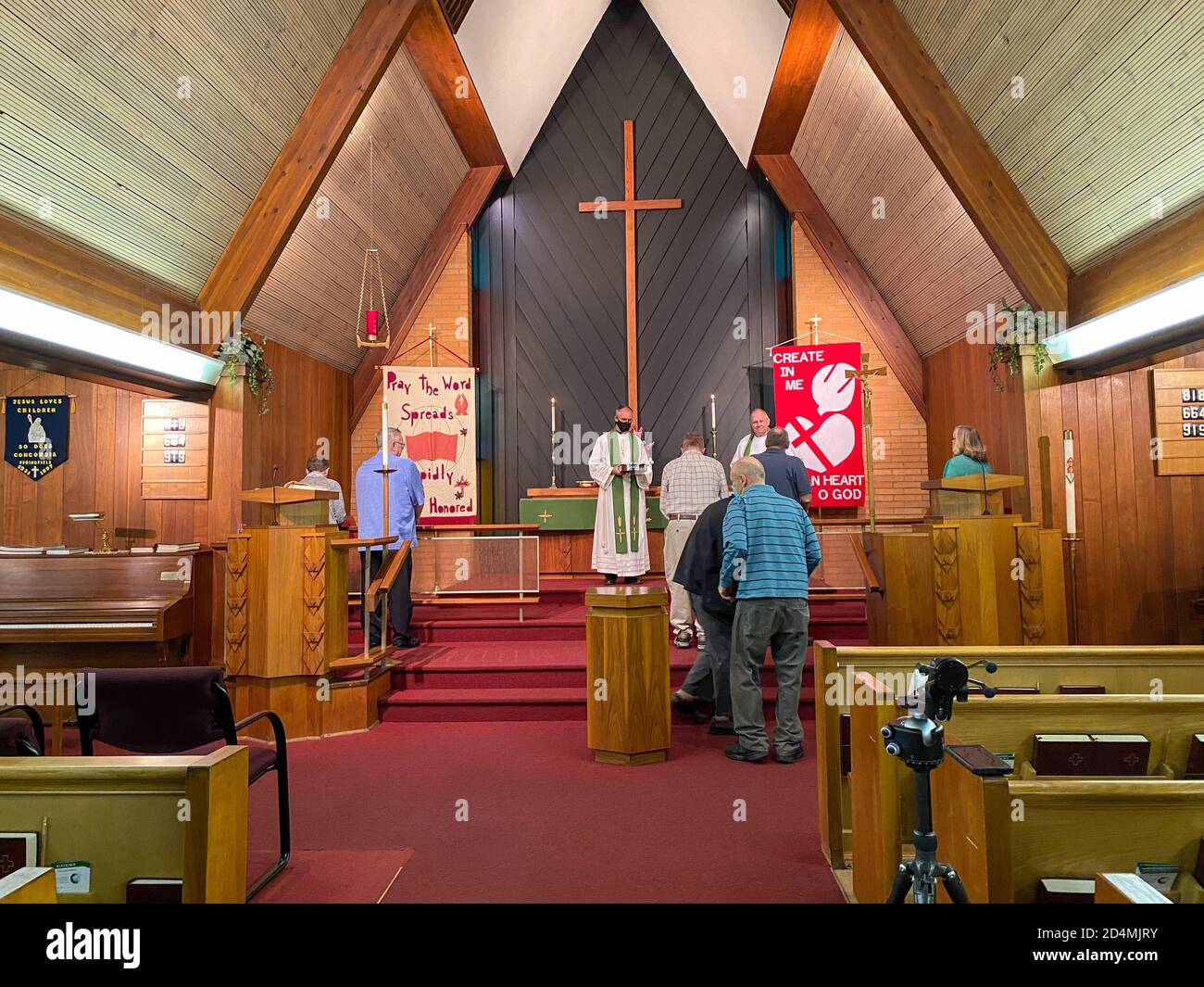 Giving holy communion hi-res stock photography and images - Alamy