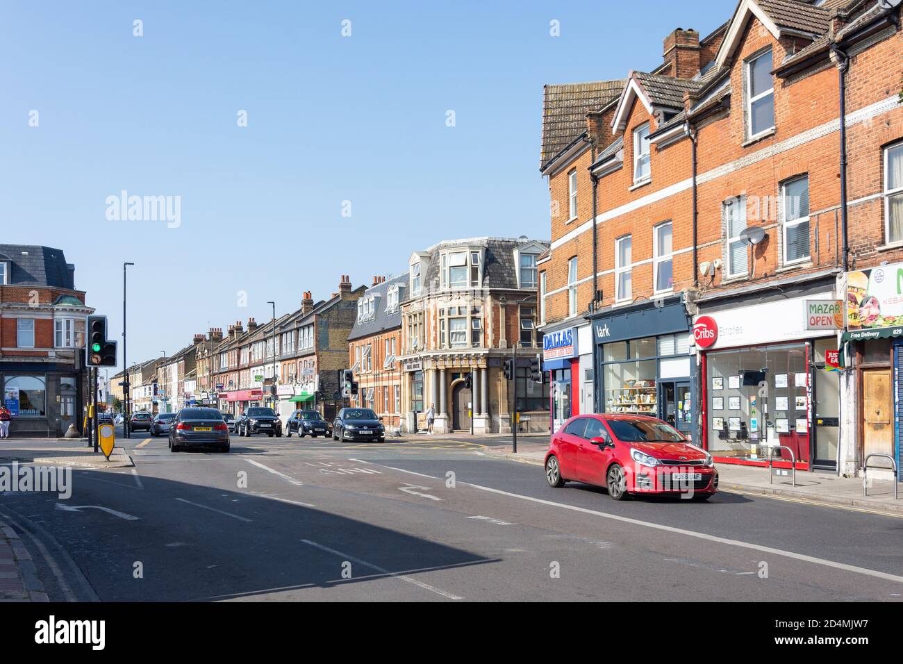 British wimbledon high street shops hi-res stock photography and images ...