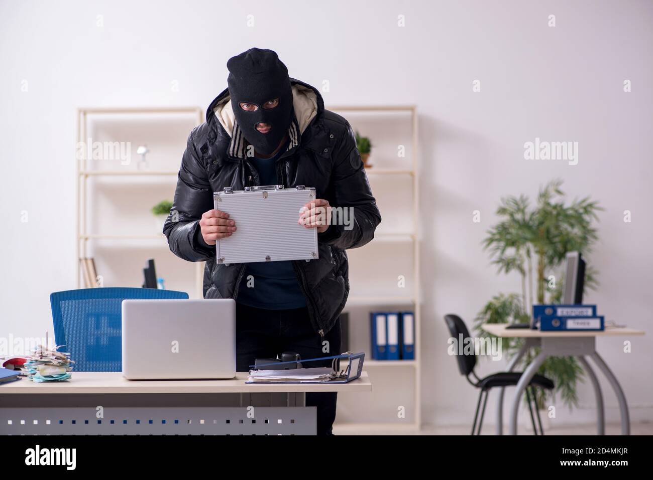Hacking gang hi-res stock photography and images - Alamy