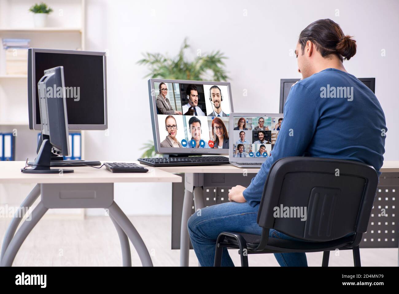 Video conferencing telepresence hi-res stock photography and images - Alamy