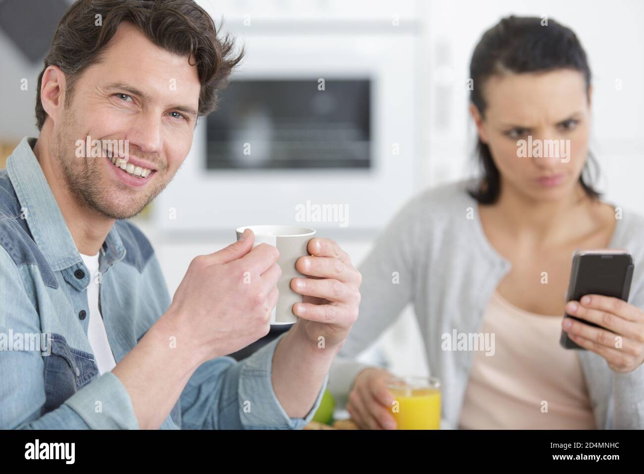 Couple cell phone angry hi-res stock photography and images - Alamy
