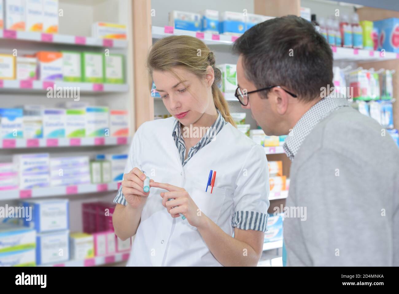 Helping customers hi-res stock photography and images - Alamy