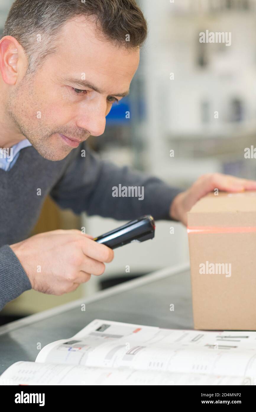 Checking delivery hi-res stock photography and images - Alamy