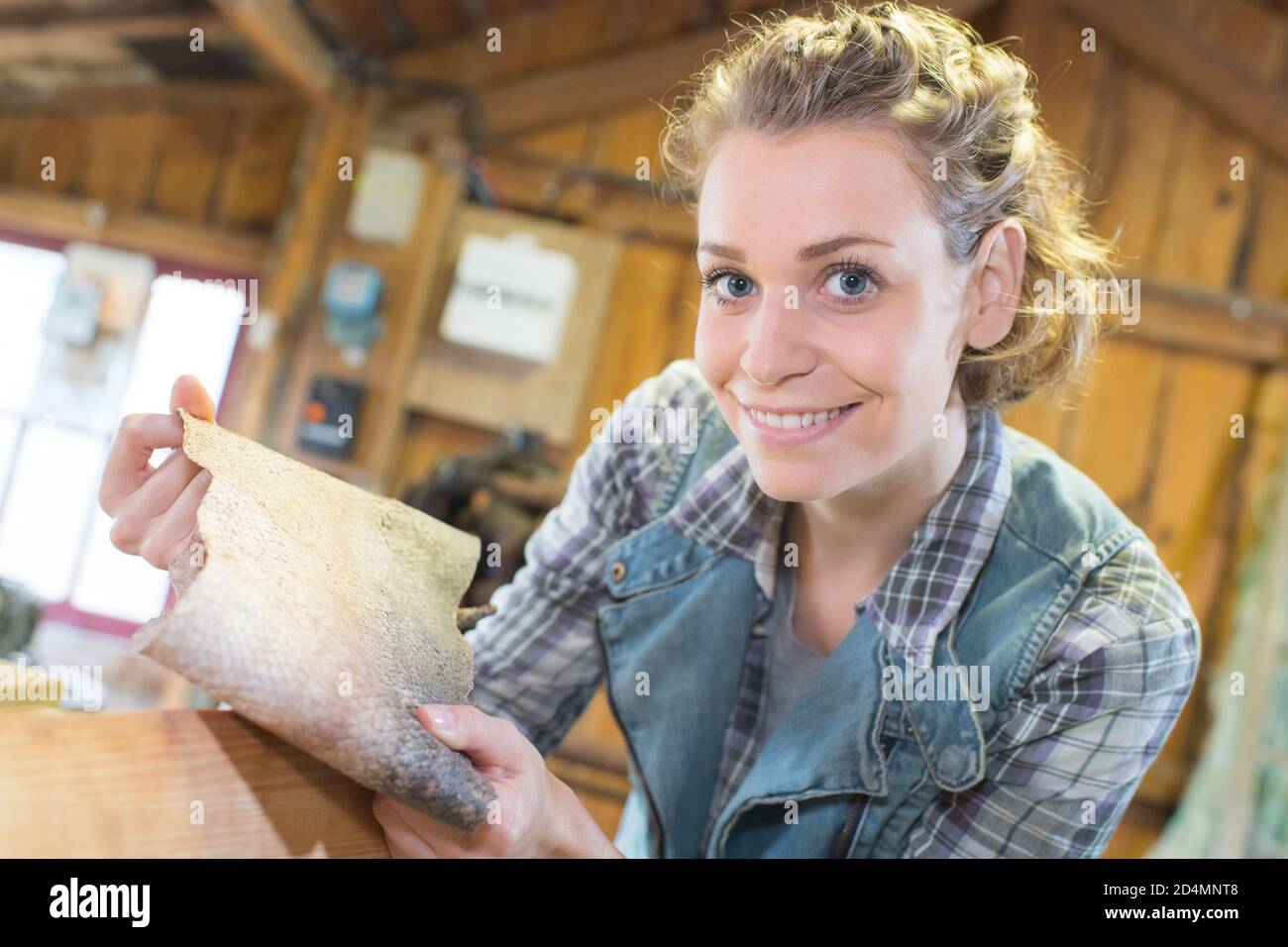 Sanding paper hi-res stock photography and images - Alamy