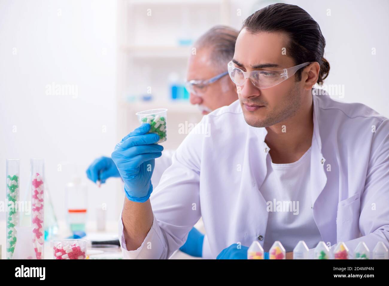 Two chemists working in the laboratory Stock Photo - Alamy