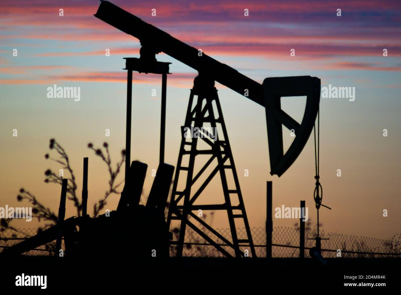 Dirty oil rig hi-res stock photography and images - Alamy