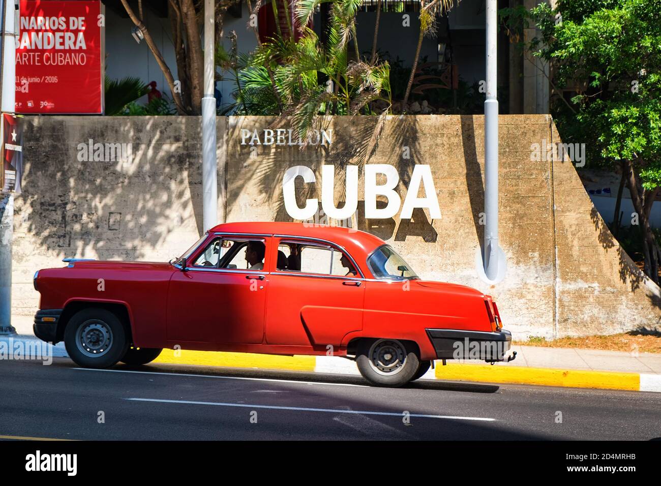 Car and cuba sign hi-res stock photography and images - Alamy