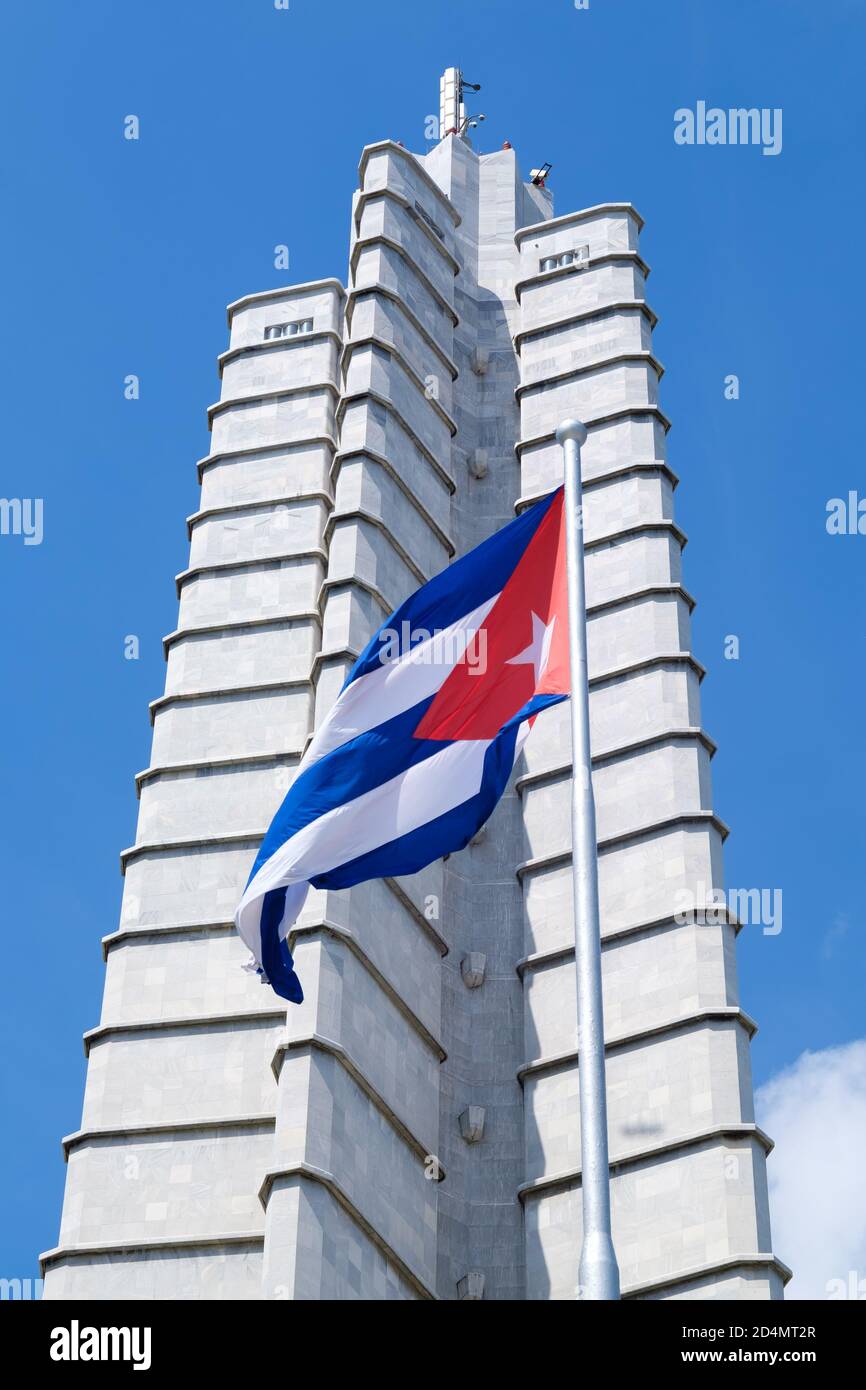Monument and waving cuban flag at the Revolution Square in Havana Stock ...