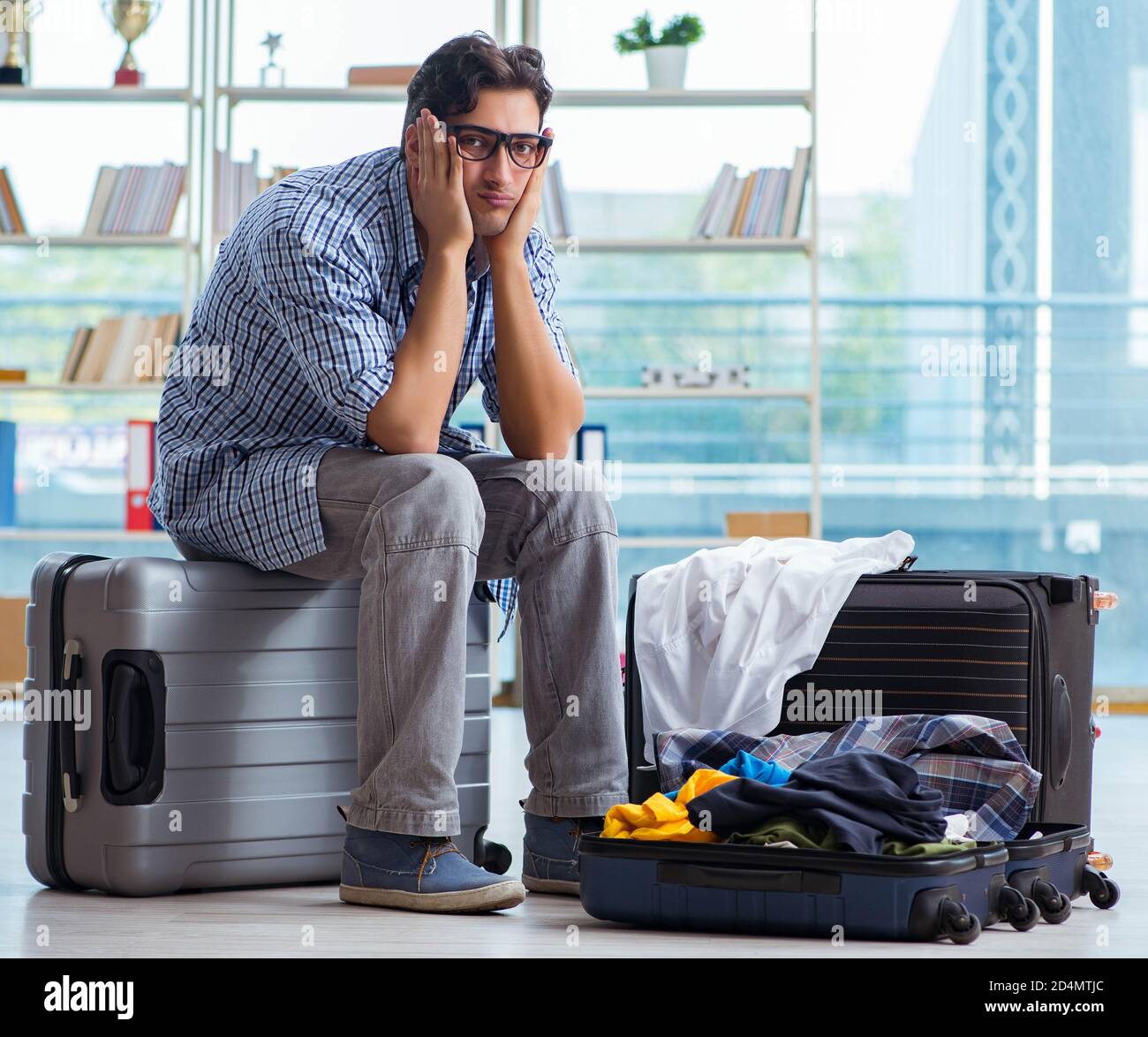 Heavy suitcase struggling hi-res stock photography and images - Alamy