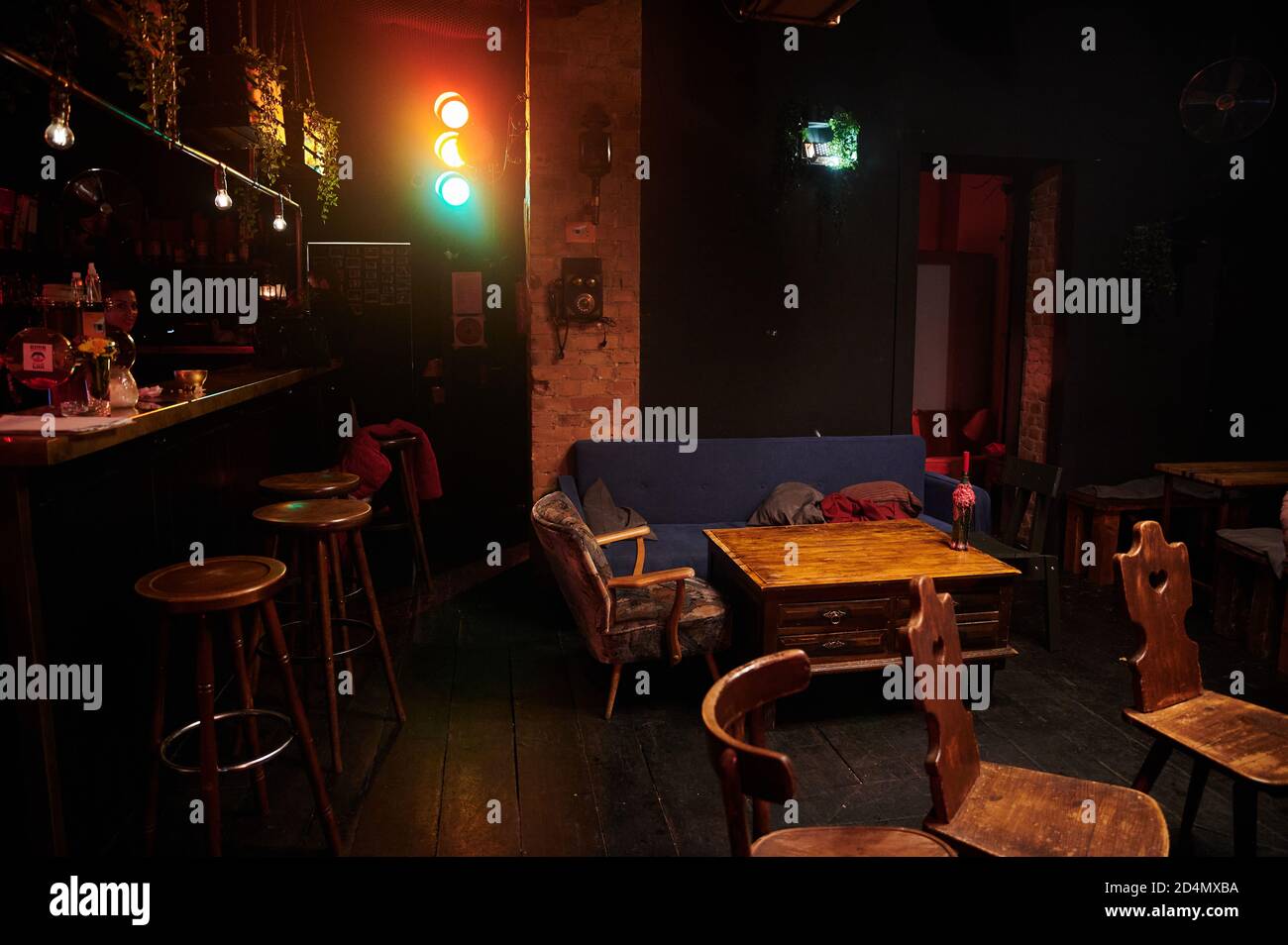 00 hrs closing time hi-res stock photography and images - Alamy