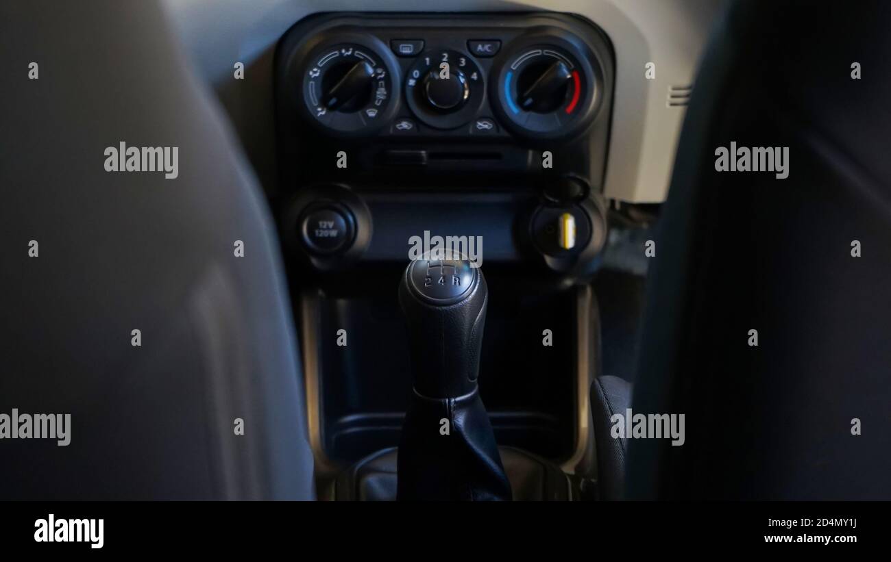 Close up of the gear lever on modern cars Stock Photo - Alamy