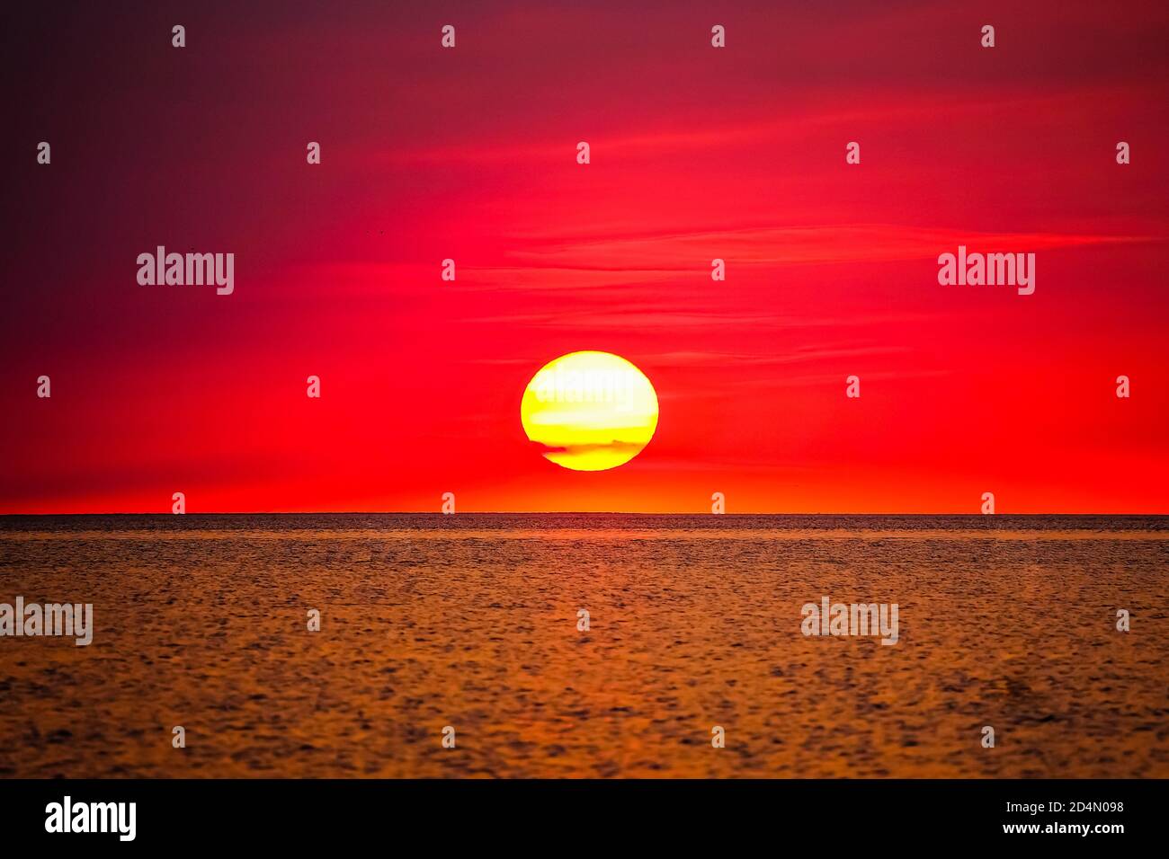 Stunning shot of the sunset from a desert Stock Photo - Alamy