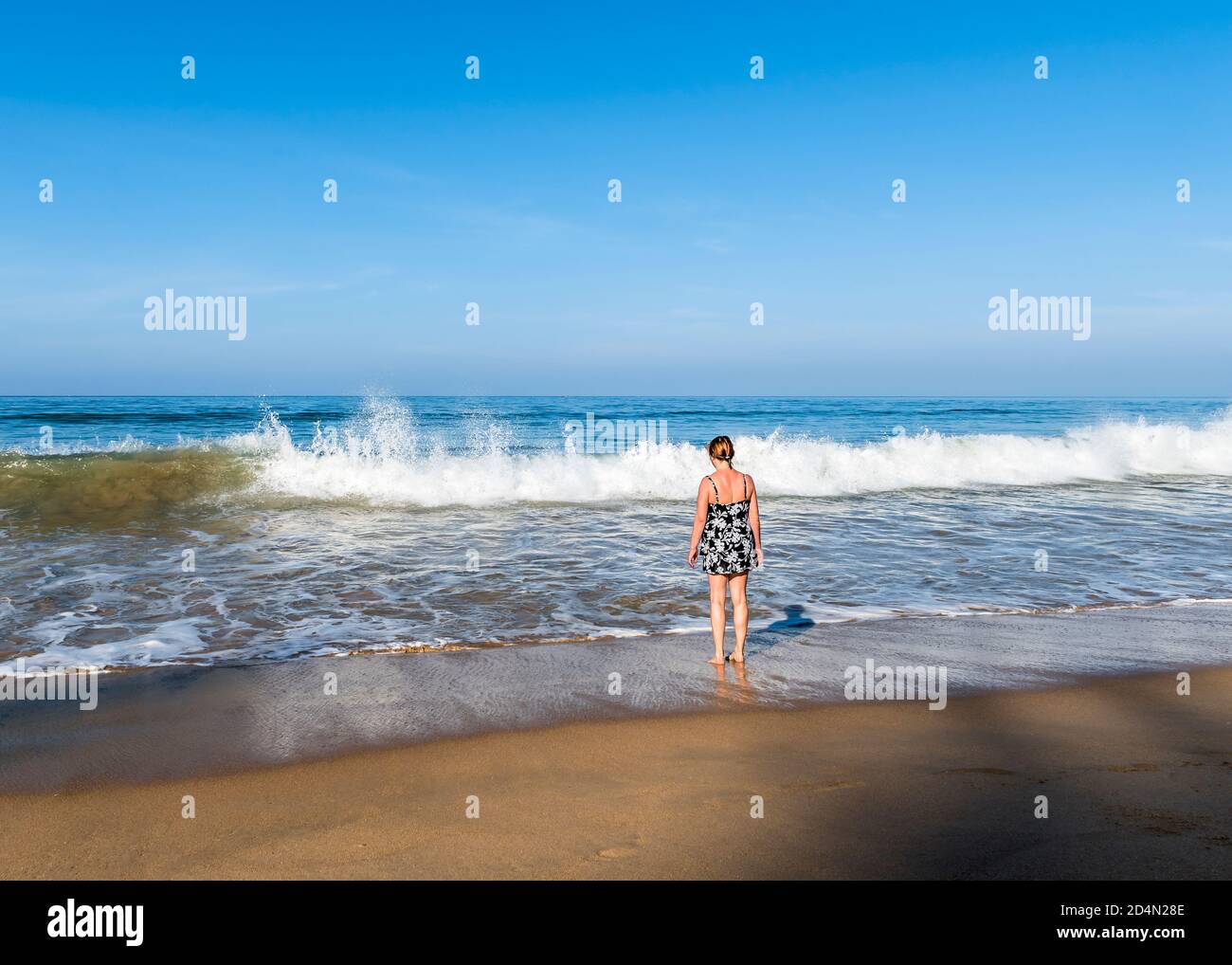 Wave coming hi-res stock photography and images - Alamy
