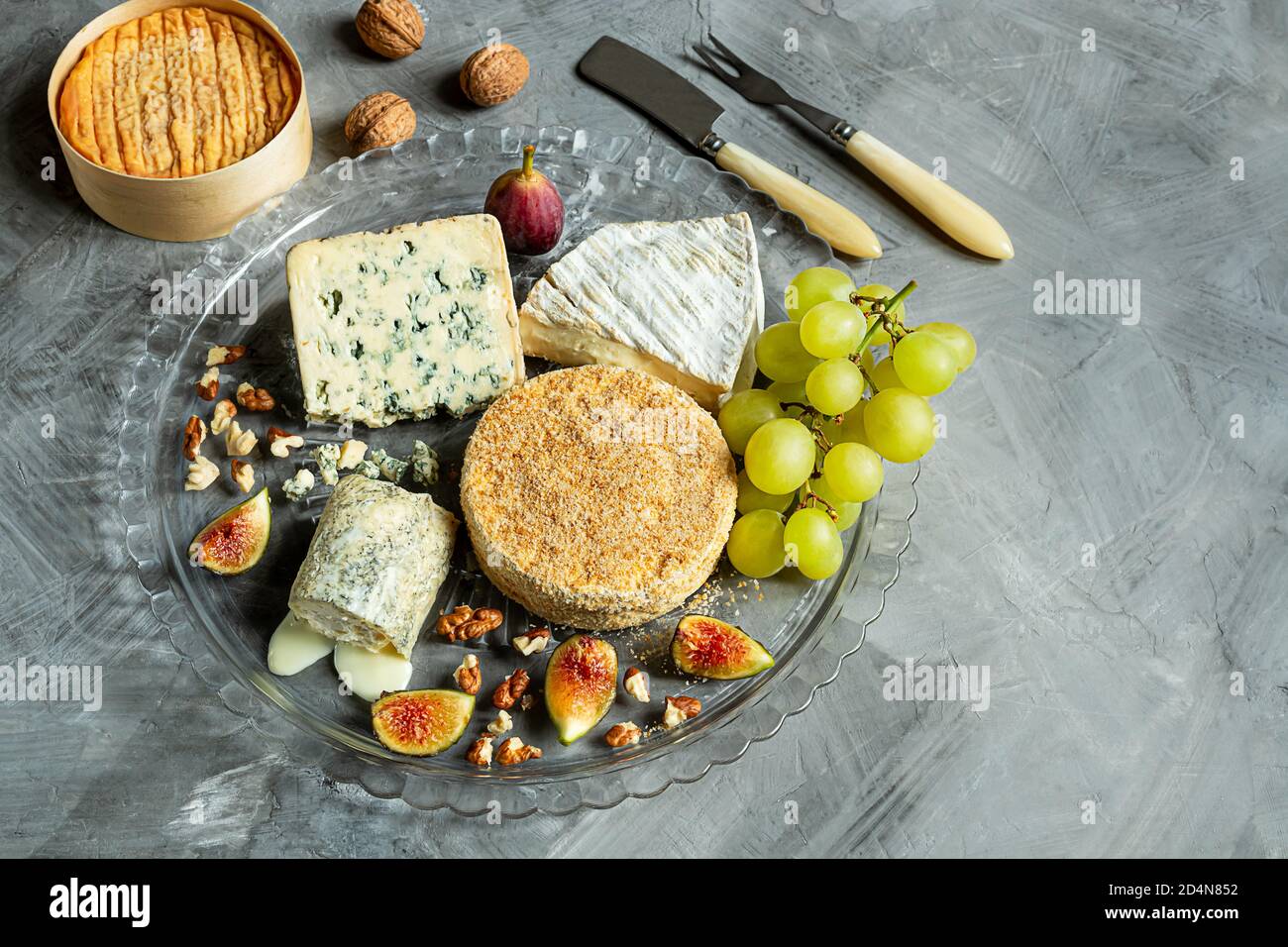 Camembert brie roquefort hi-res stock photography and images - Alamy