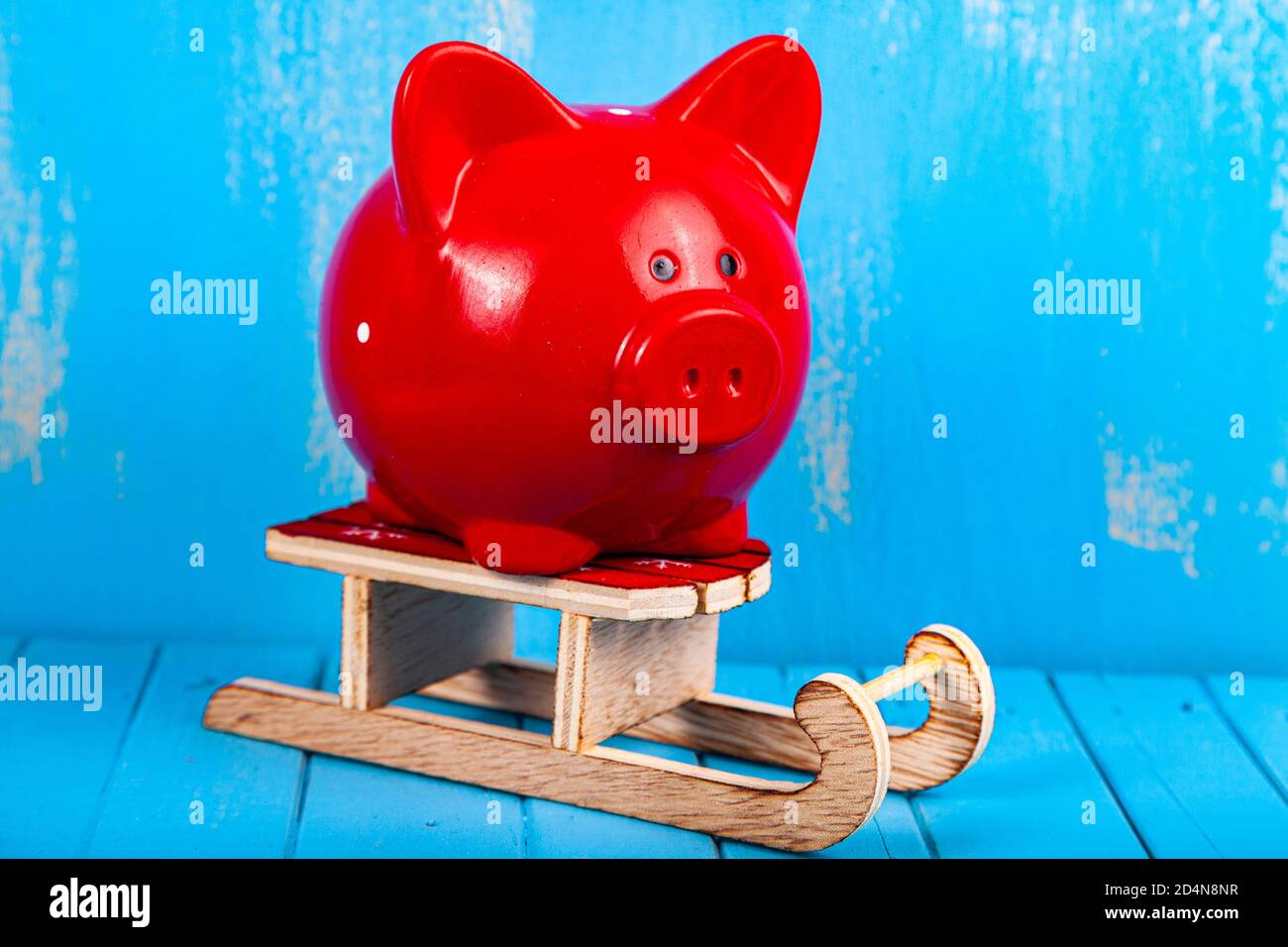 Pig piggy bank on a sled. Money accumulation concept Stock Photo - Alamy