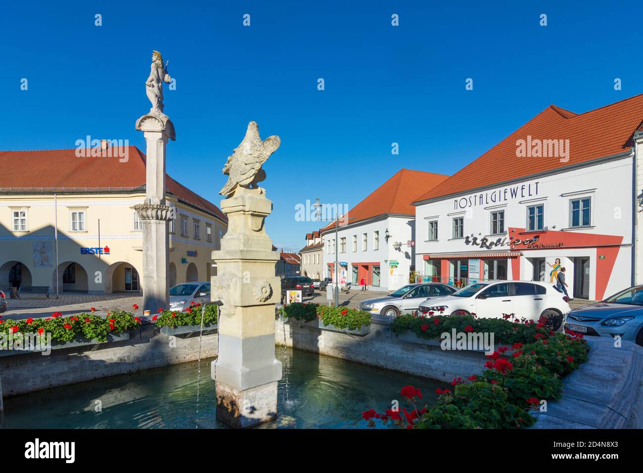 Eggenburg: square Hauptplatz, museum Nostalgiewelt, fountain ...