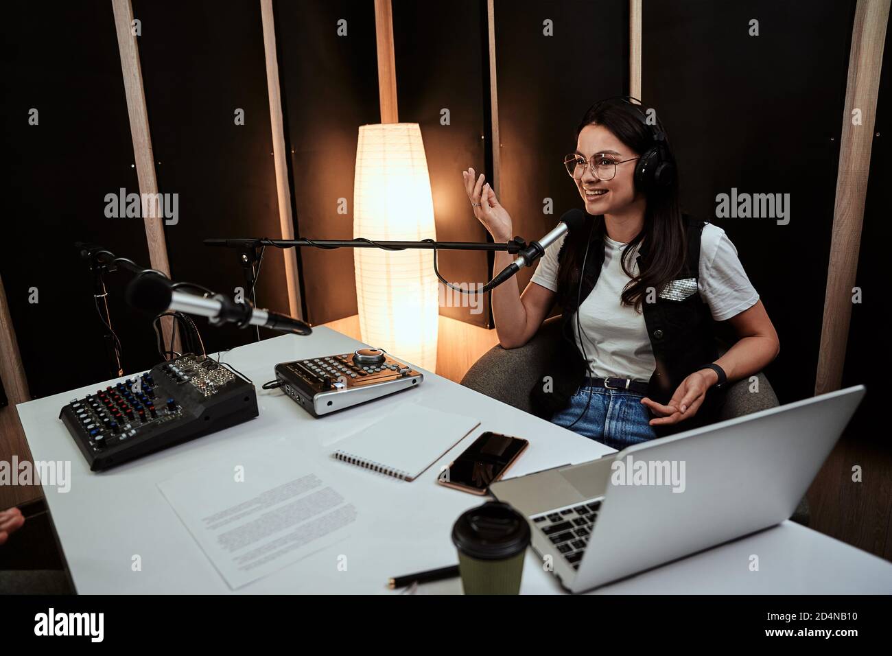 Radio announcer hi-res stock photography and images - Alamy