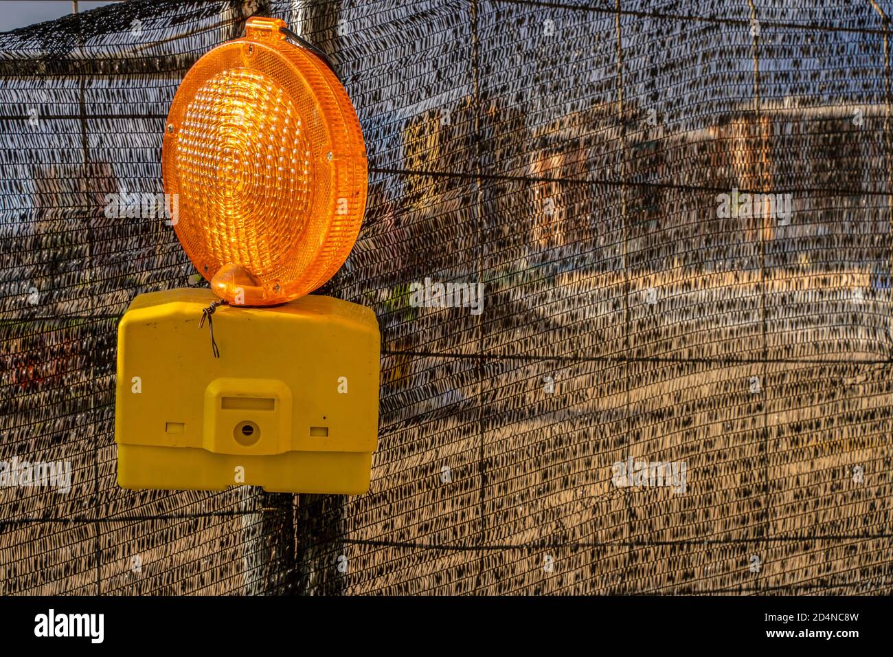 Warning light on a construction fence Stock Photo - Alamy