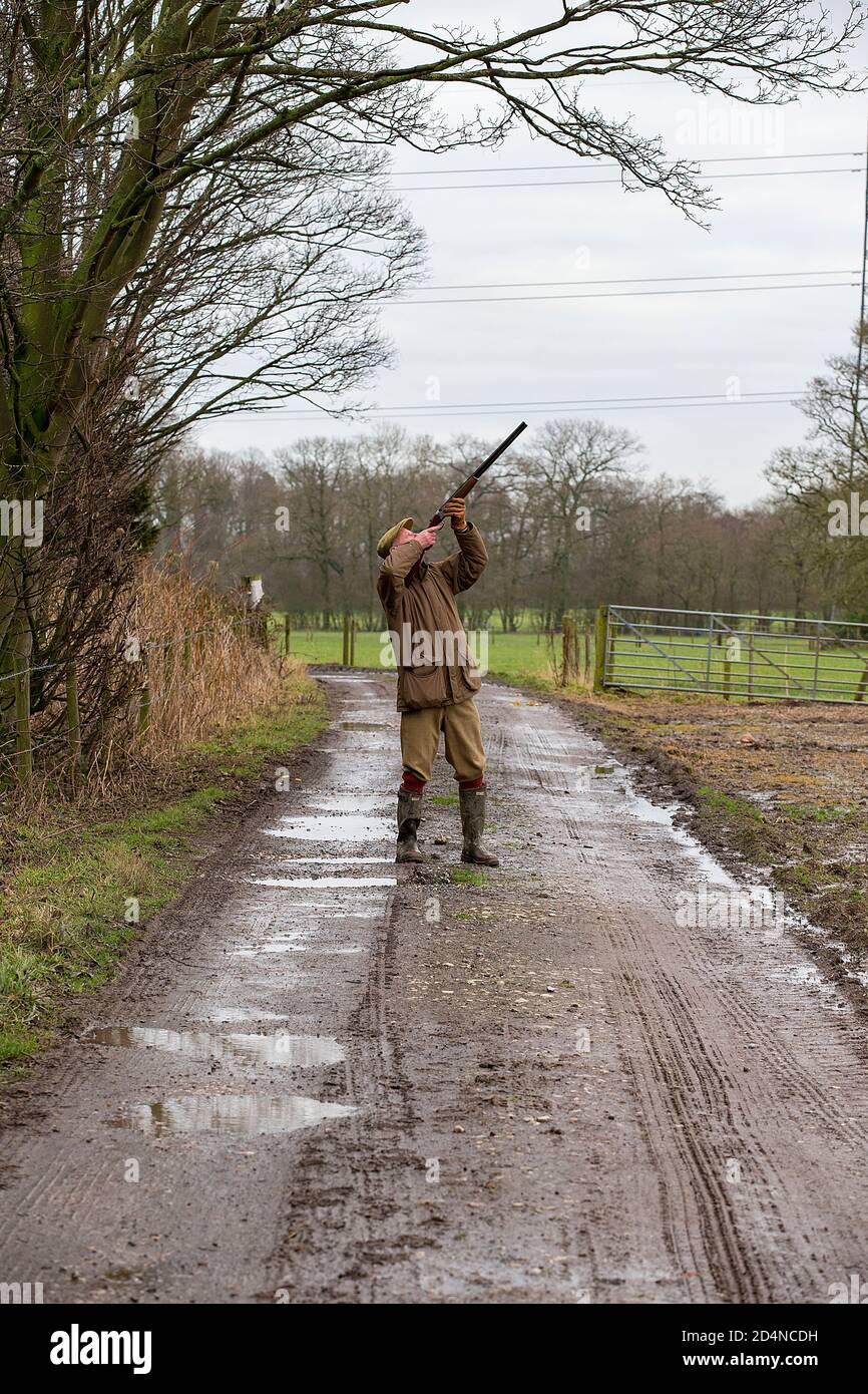Aim hi-res stock photography and images - Alamy