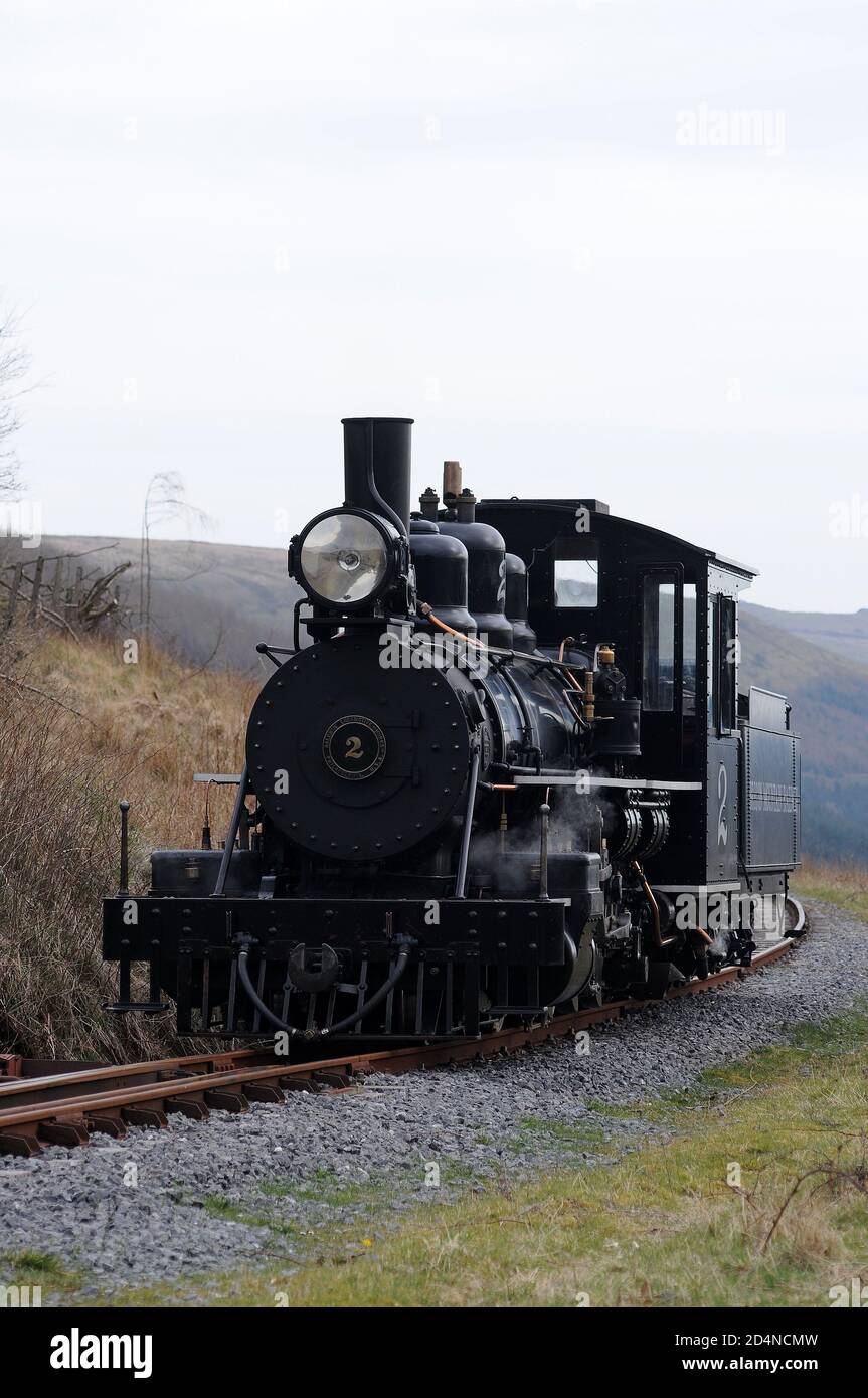 Locomotive running round its train hi-res stock photography and images ...