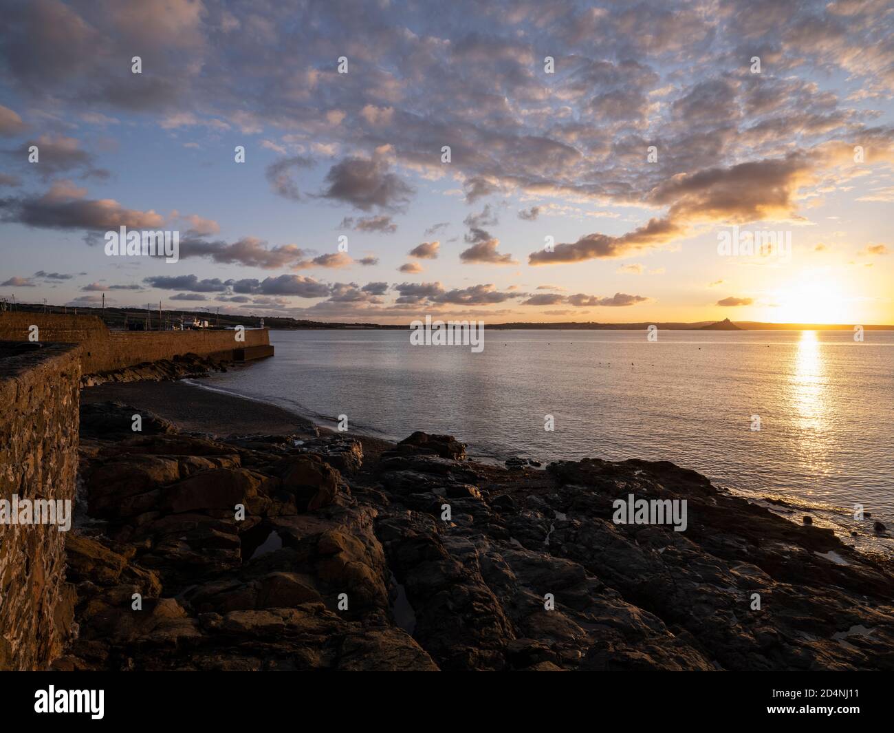 Mounts Bay looking towards St.Michaels Mount at Sunrise Stock Photo - Alamy