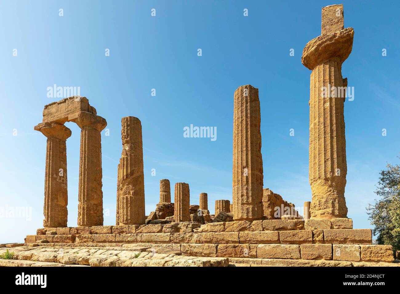 Temple of Juno, Greek ruins at Agrigento, Sicily Stock Photo - Alamy