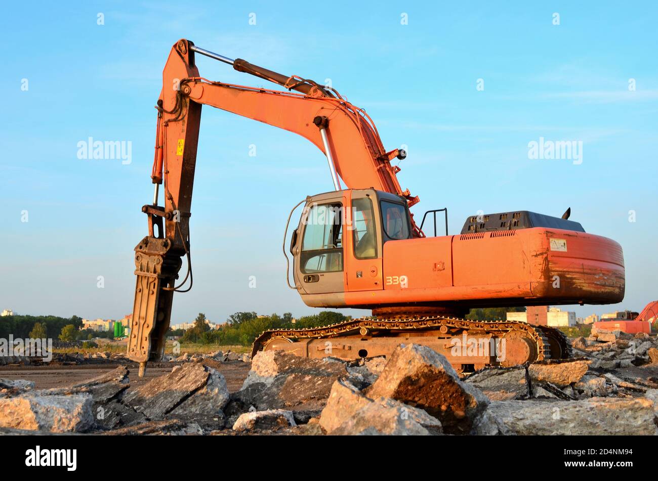 Crawler excavator with hydraulic breaker hammer for the destruction of ...