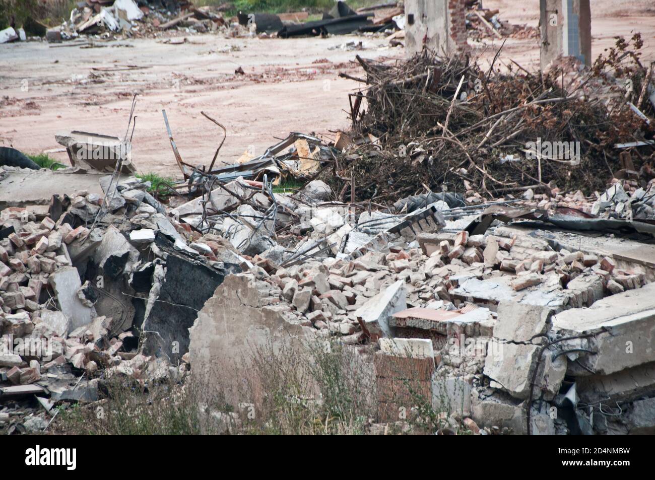 Building demolition debris hi-res stock photography and images - Alamy