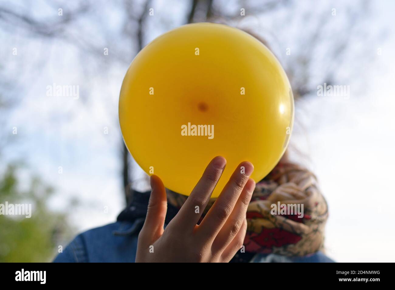Kid holding balloon hi-res stock photography and images - Alamy
