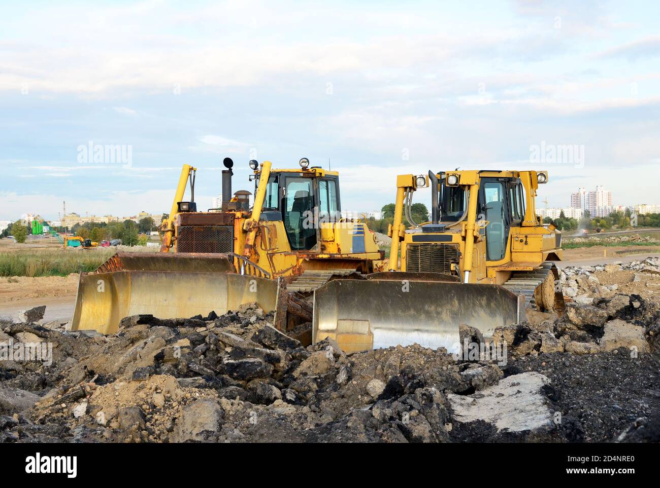 Track-type bulldozer, earth-moving equipment. Land clearing, grading ...