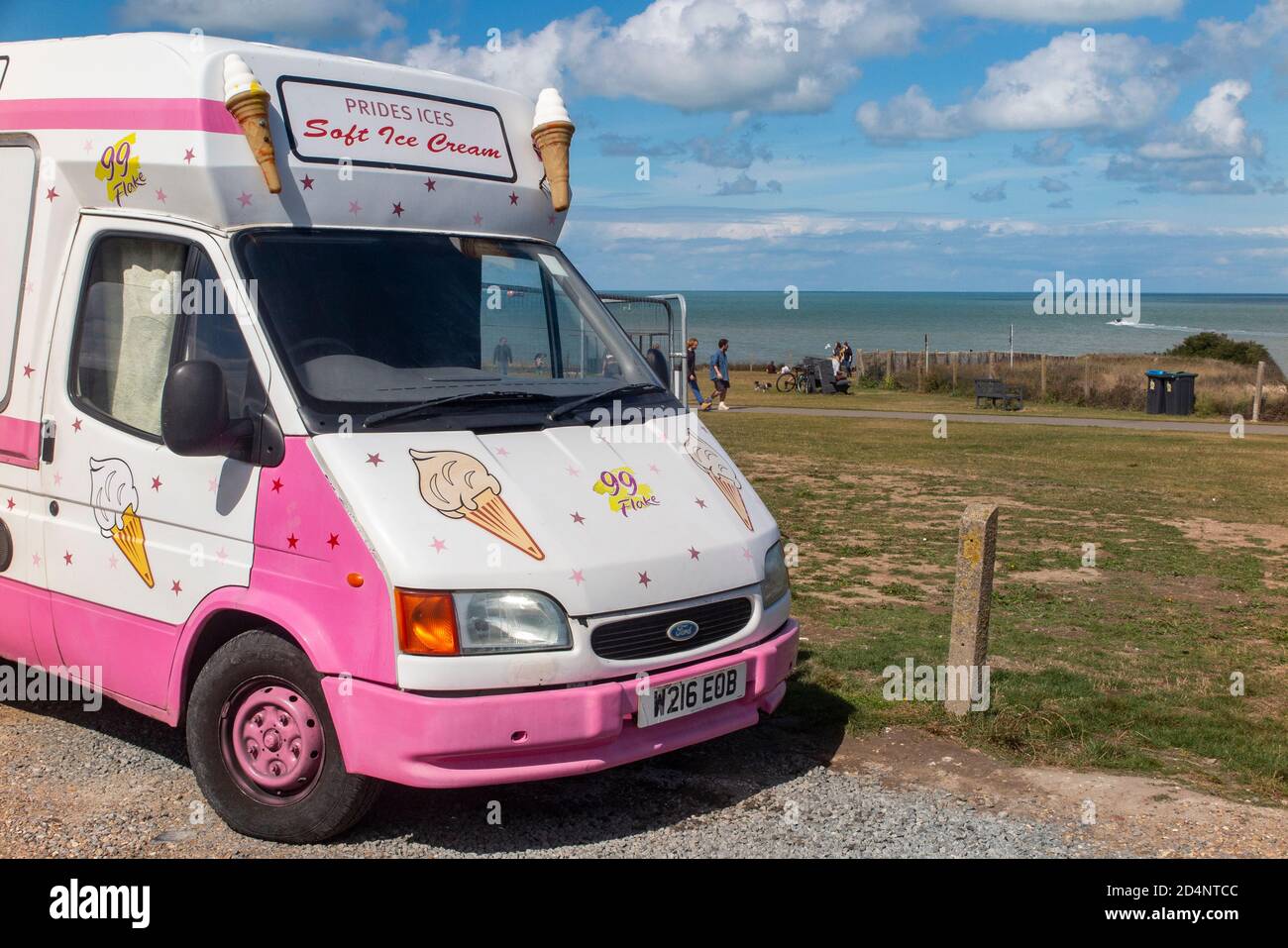 Pink ice cream van hi-res stock photography and images - Alamy
