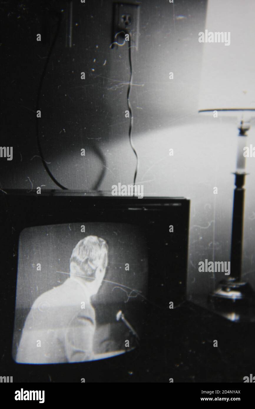 Watching television 1970s hi-res stock photography and images - Alamy