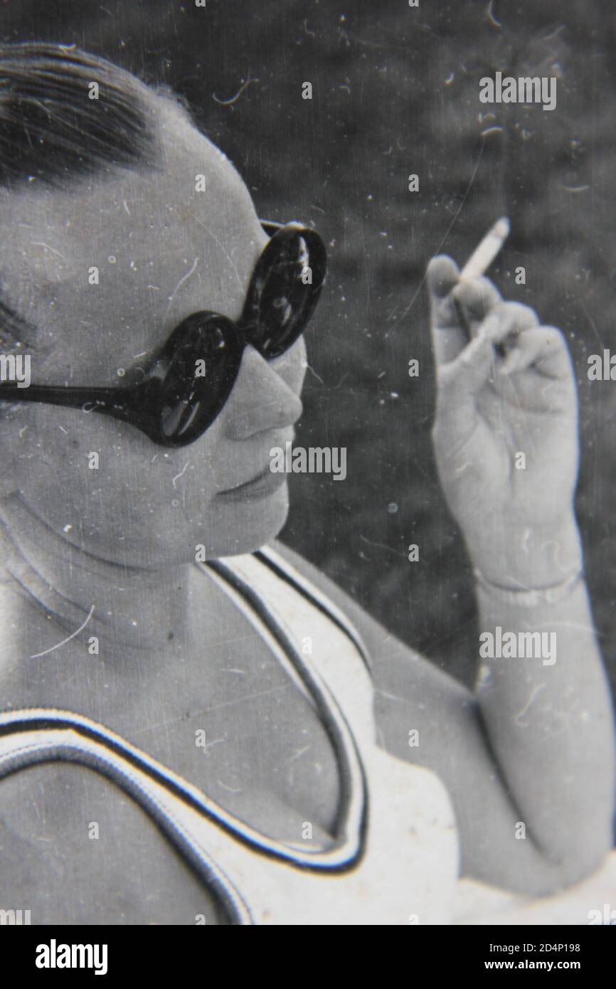 1970s woman smoking hi-res stock photography and images - Alamy