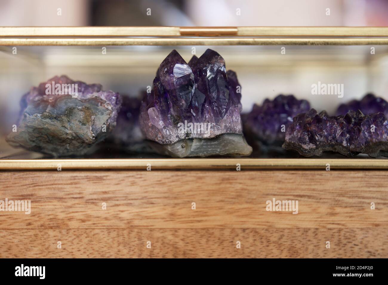 Crystal clusters hi-res stock photography and images - Alamy