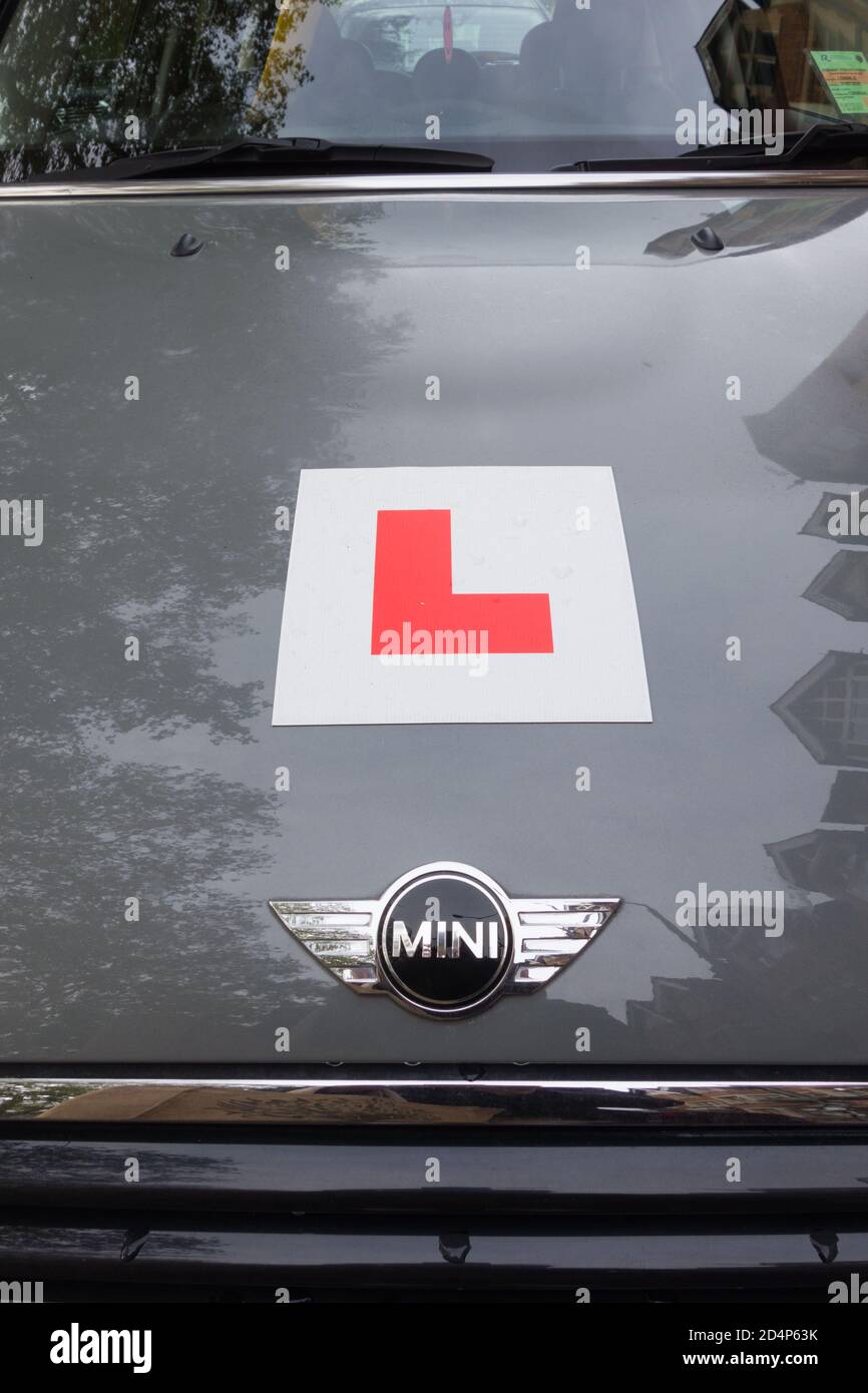 Bmw mini logo hi-res stock photography and images - Alamy