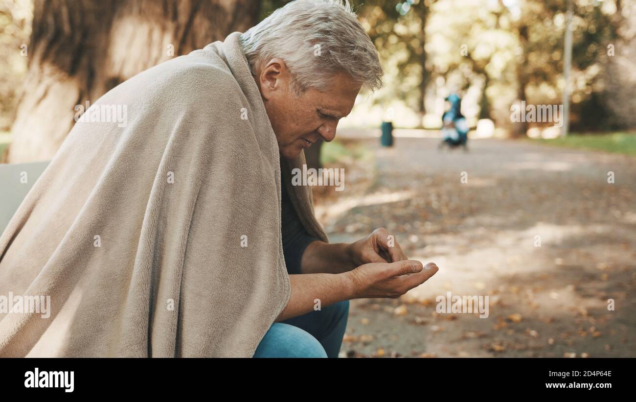 Beggar counting coins hi-res stock photography and images - Alamy