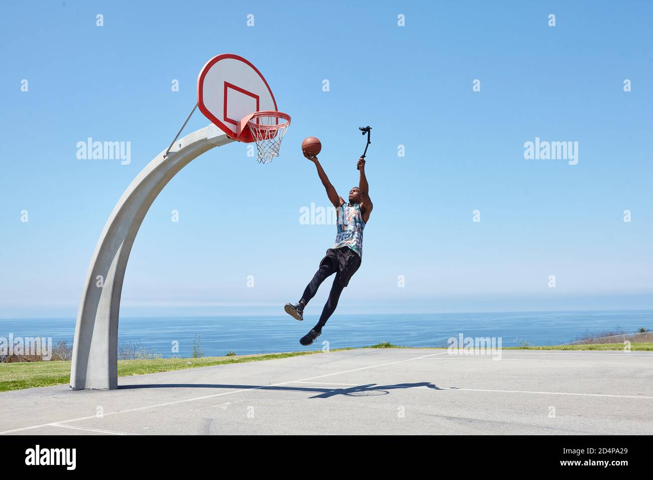 African american basketball player dunking hi-res stock photography and ...